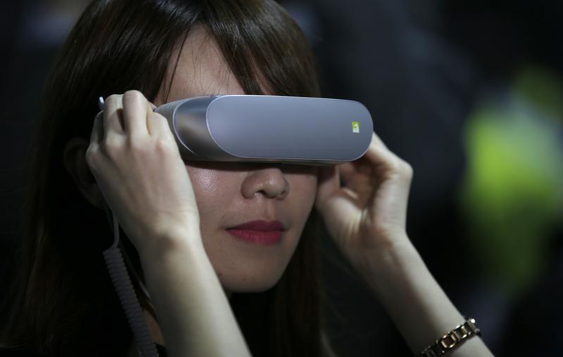 Mathematicians Use VR to Visit Hyperbolic Space | RealClearScience